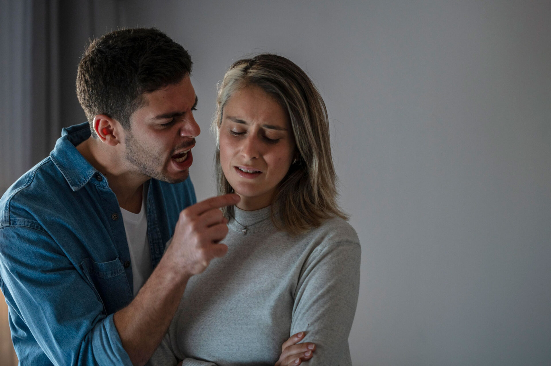 Who Cheats More: Men or Women? What the Numbers Say | marriagescience.com
