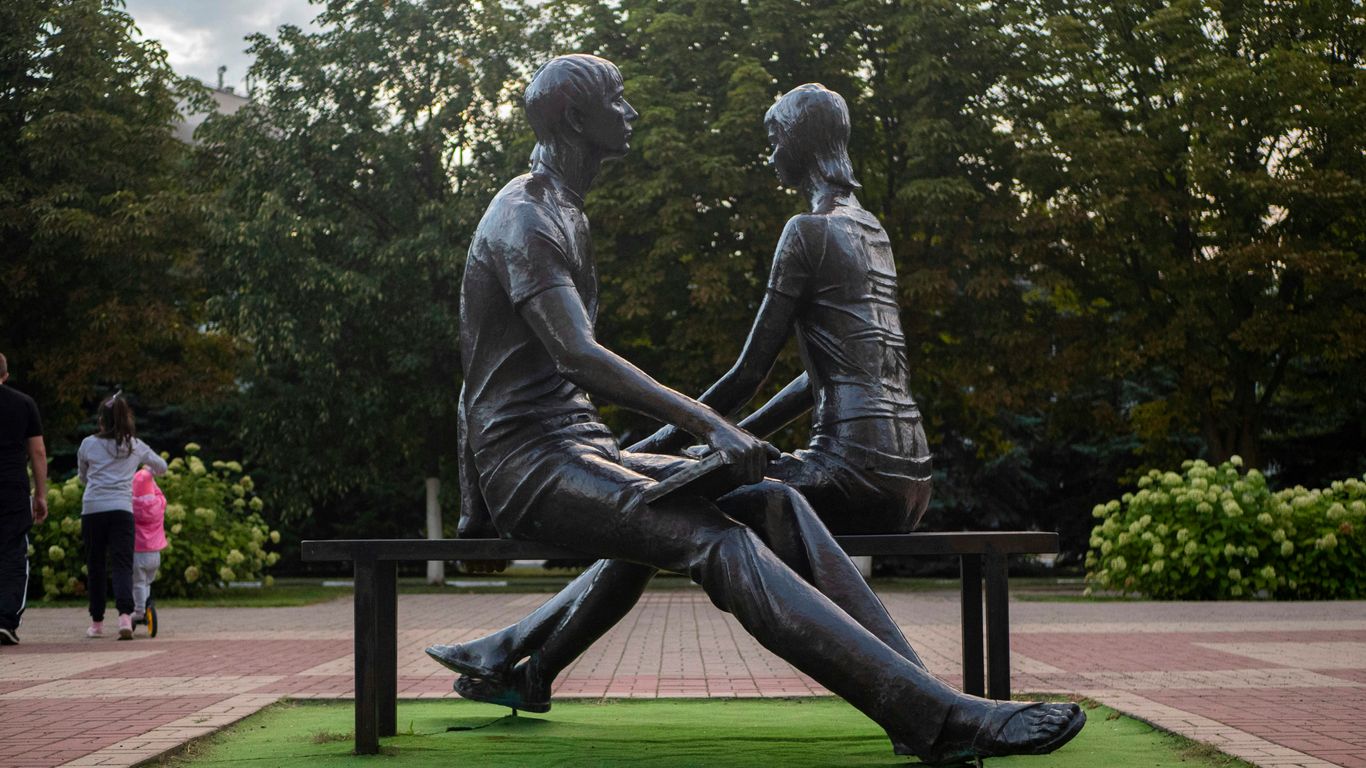 Soft Launching Your Relationship: Pros, Cons, and When to Do It ...